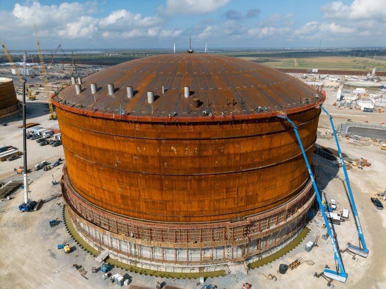 First LNG Storage Tank Roof Raised at Plaquemines